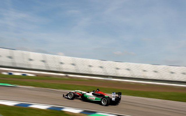 MacLeod makes short work of rivals to win again in race two - Formula Scout