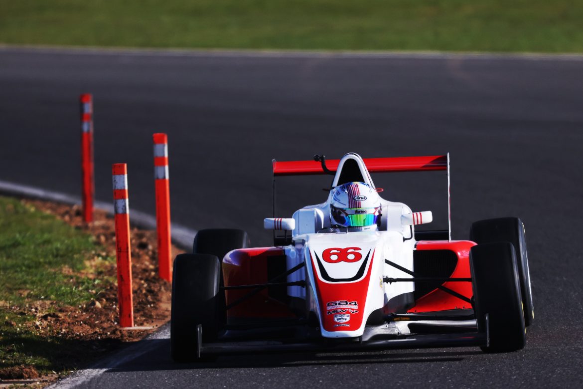 Fortec's Nikolas Taylor tops pre-event test for inaugural GB4 round