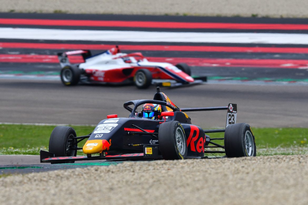 Red Bull junior Lindblad takes Italian F4 lead with victory in Imola ...