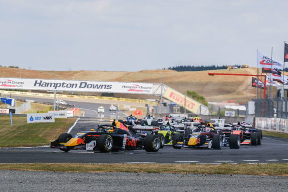 Lindblad converts pole into his second FRegional Oceania win - Formula ...