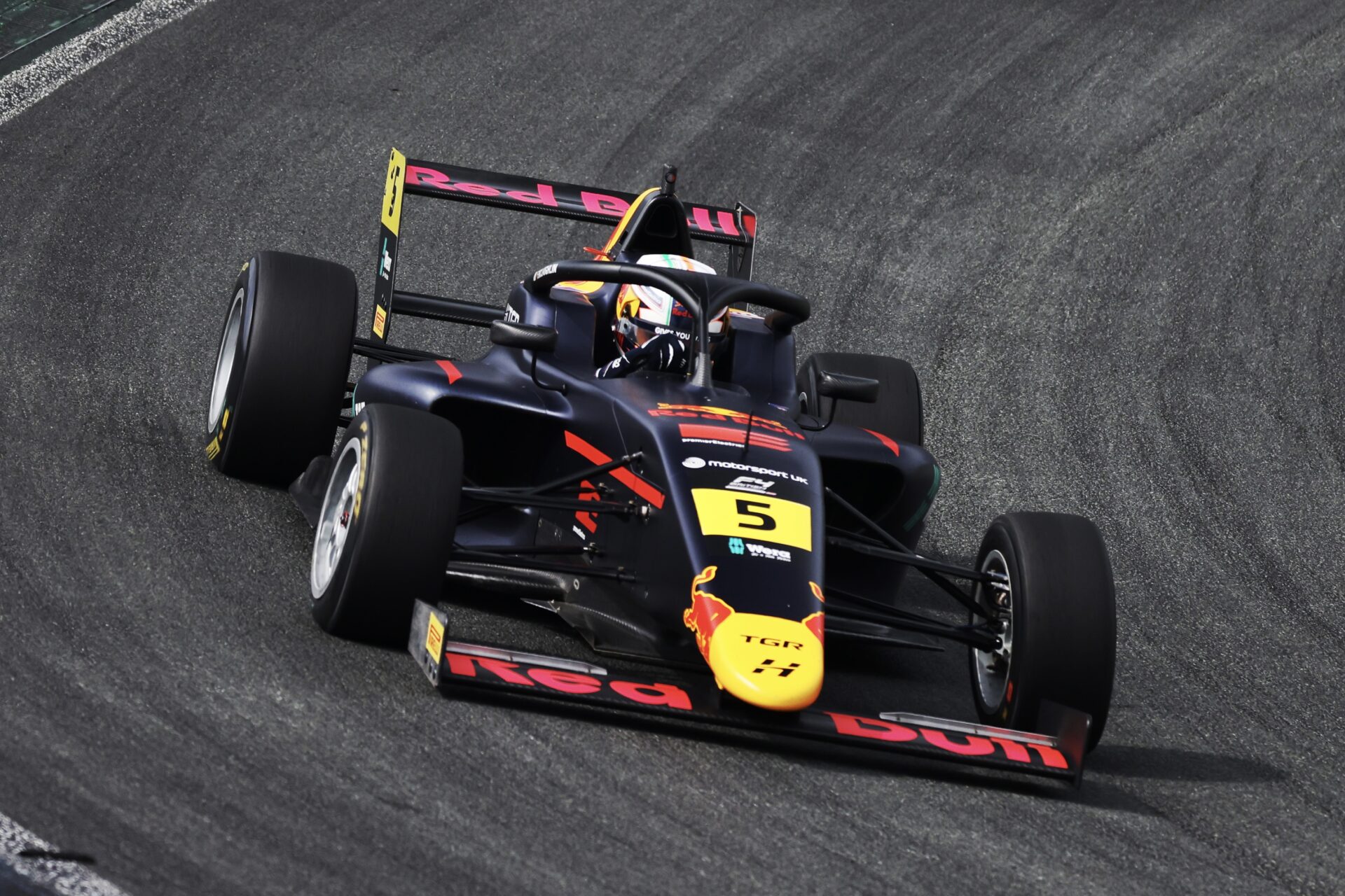 McLaughlin wins incident-packed final Zandvoort British F4 race ...