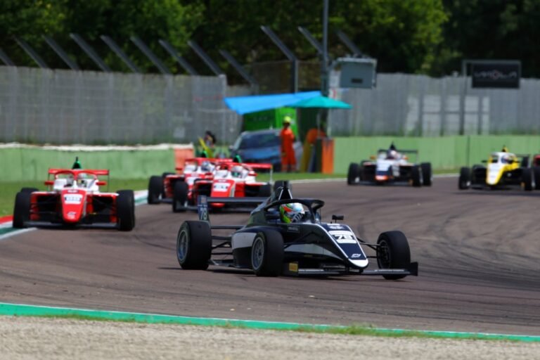 Gomez wins then red flags hit Italian F4's Imola race action - Formula ...